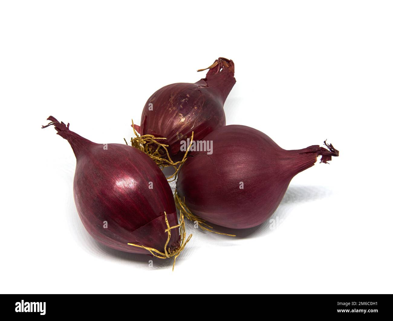 Red onion bulb isolated on white background Stock Photo - Alamy