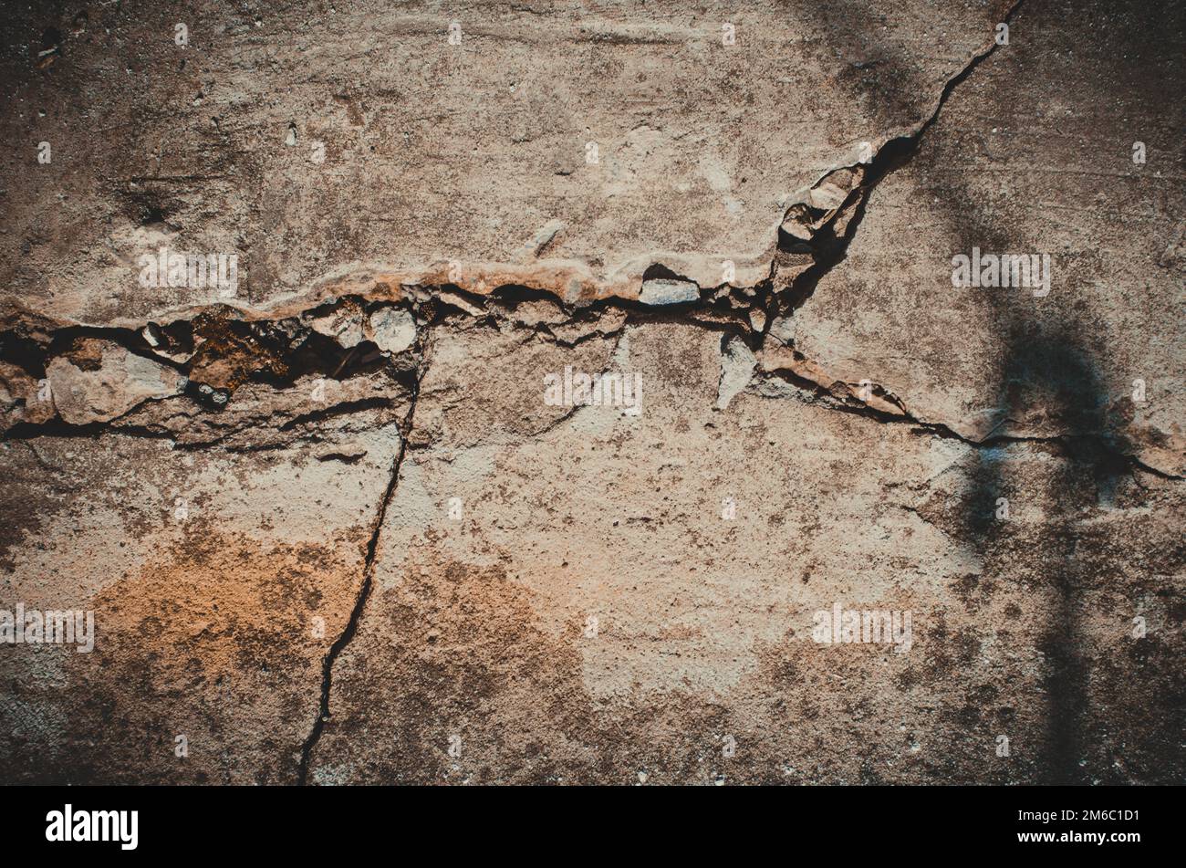Plaster wall crack pattern hi-res stock photography and images - Alamy