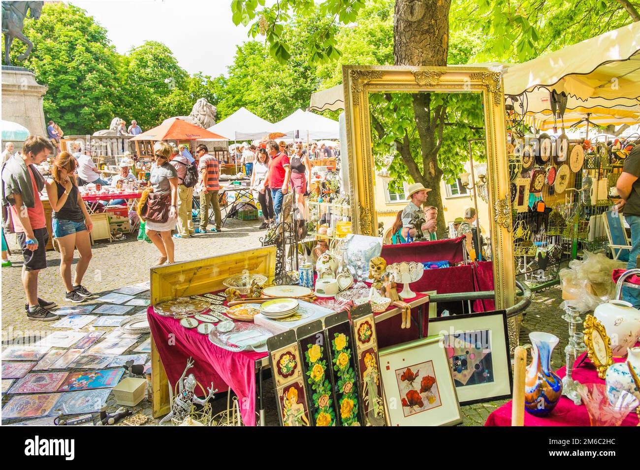 People looking at flea market stalls at traditional stuttgart spring ...