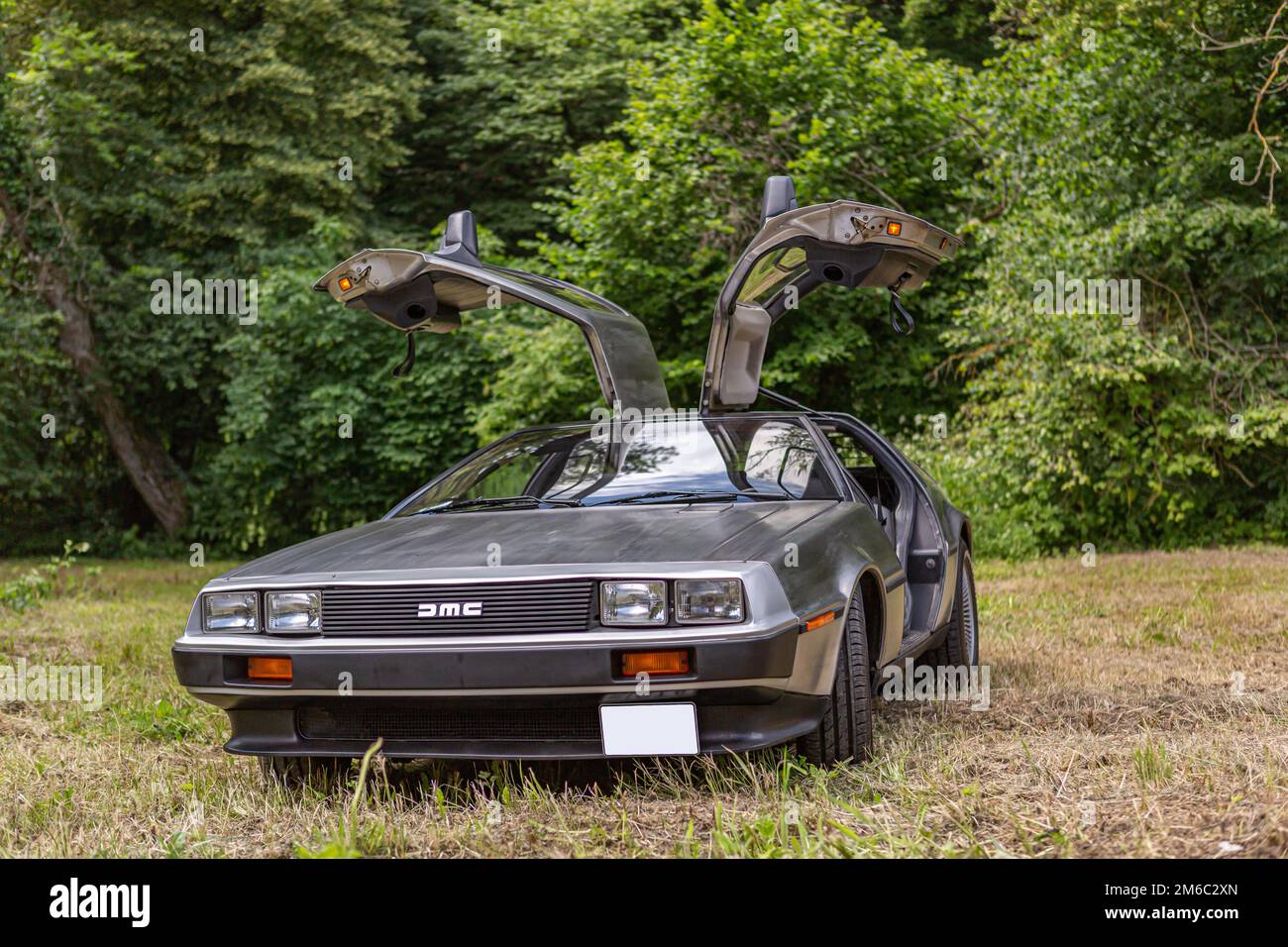 Front delorean hi-res stock photography and images - Alamy