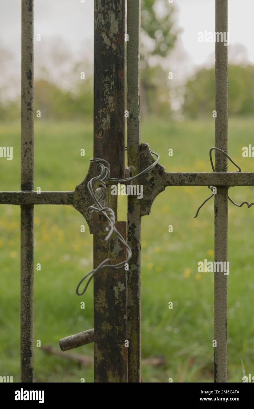 Keep gate closed hi-res stock photography and images - Alamy
