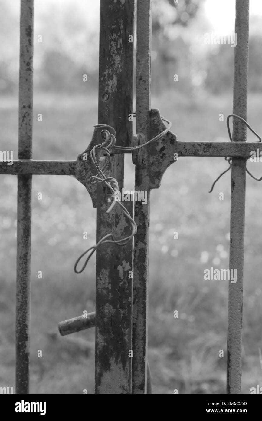 Keep gate closed hi-res stock photography and images - Alamy