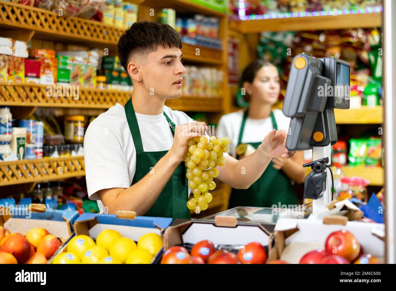 Grapes weighing hi-res stock photography and images - Alamy