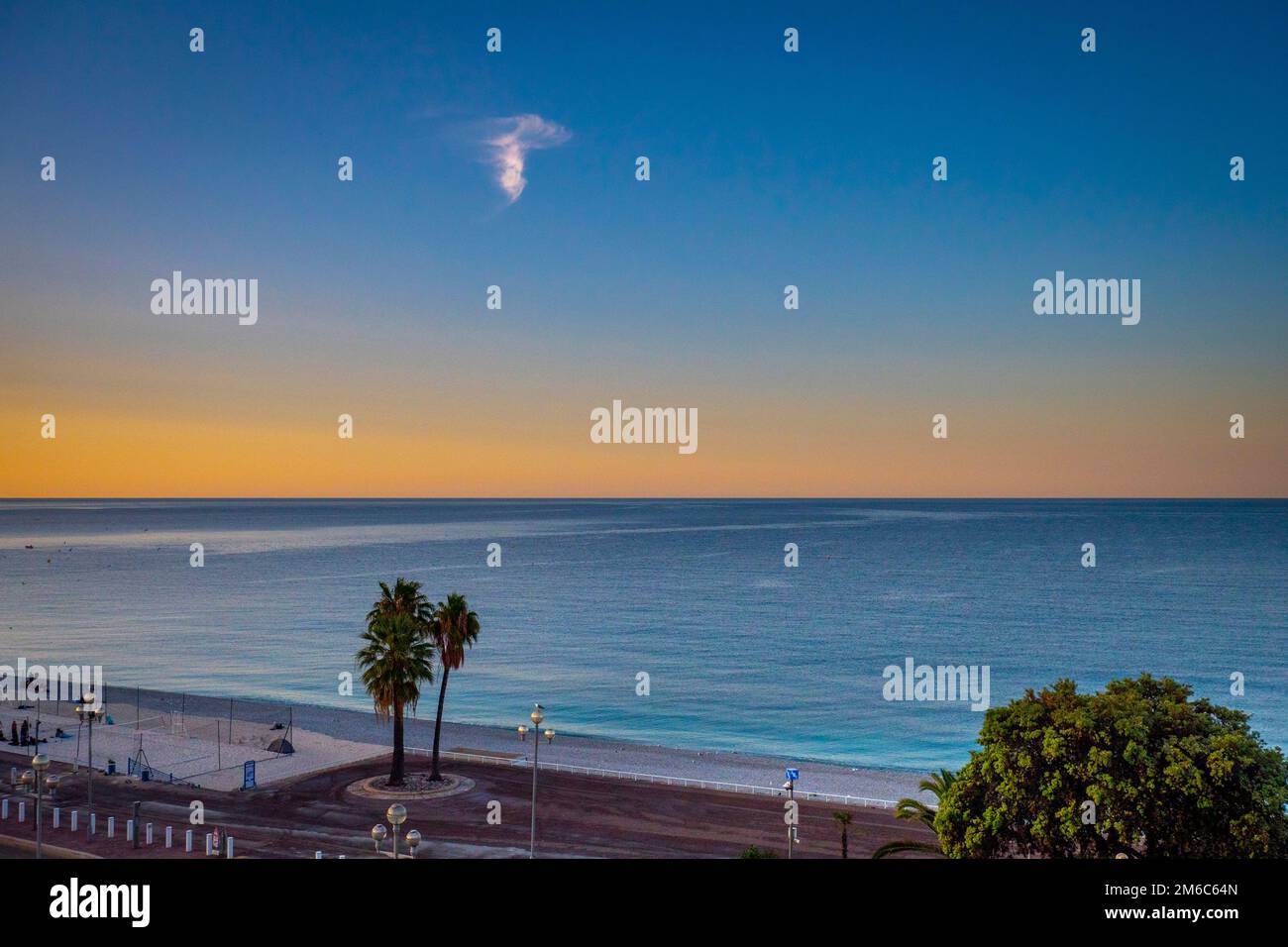Nice looking beach hi-res stock photography and images - Alamy