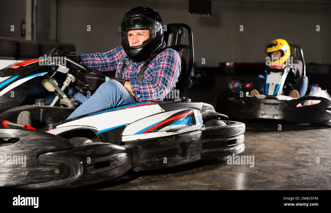 Amateur car racing track hi-res stock photography and images - Alamy
