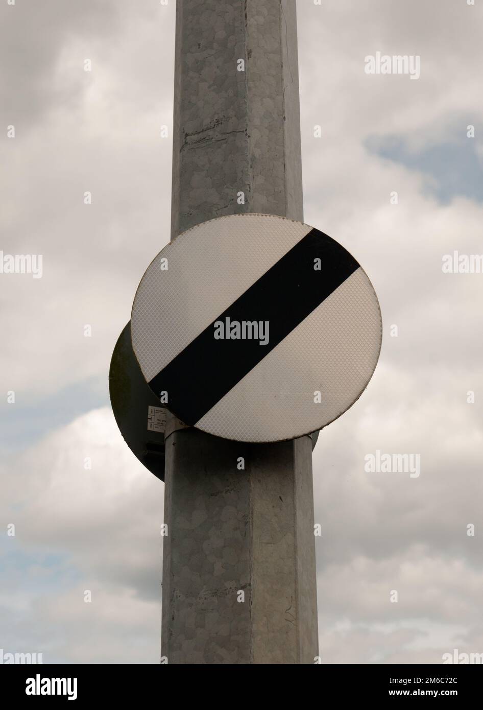 A black stripe line circle driving sign on metal post Stock Photo - Alamy