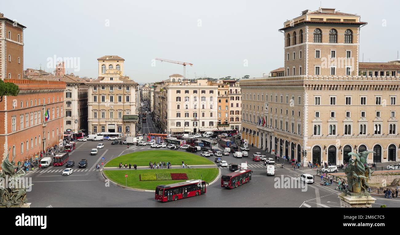Plaza venezia plaza roma hi-res stock photography and images - Alamy
