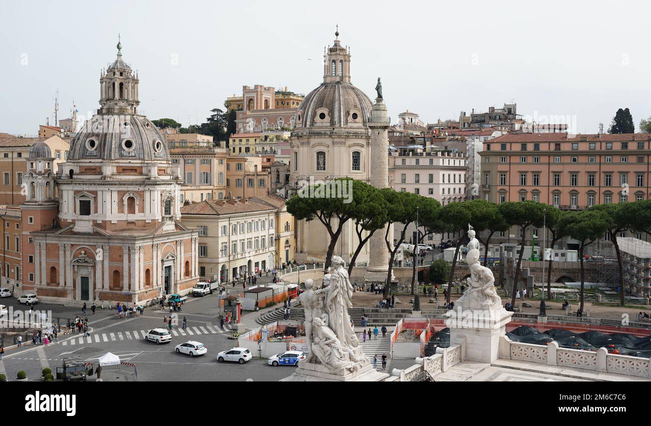 Piazza Venezia, a plaza in central Rome, Italy Stock Photo - Alamy