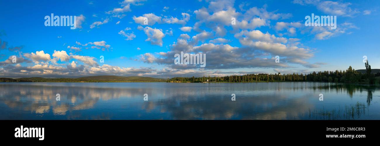 Water blue sky sun hi-res stock photography and images - Alamy