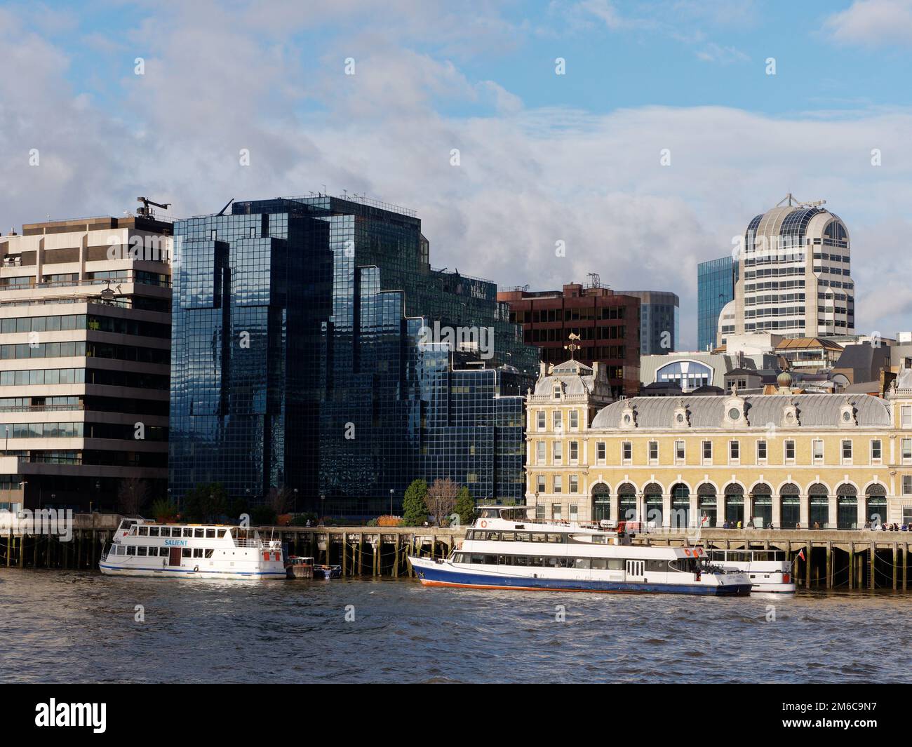 Thames boats hi-res stock photography and images - Alamy