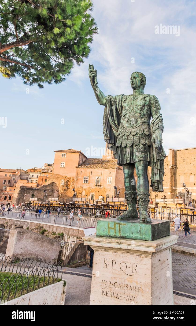Bronze statue of gaius julius caesar Stock Photo - Alamy