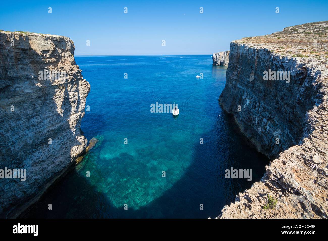Comino kemmuna hi-res stock photography and images - Alamy