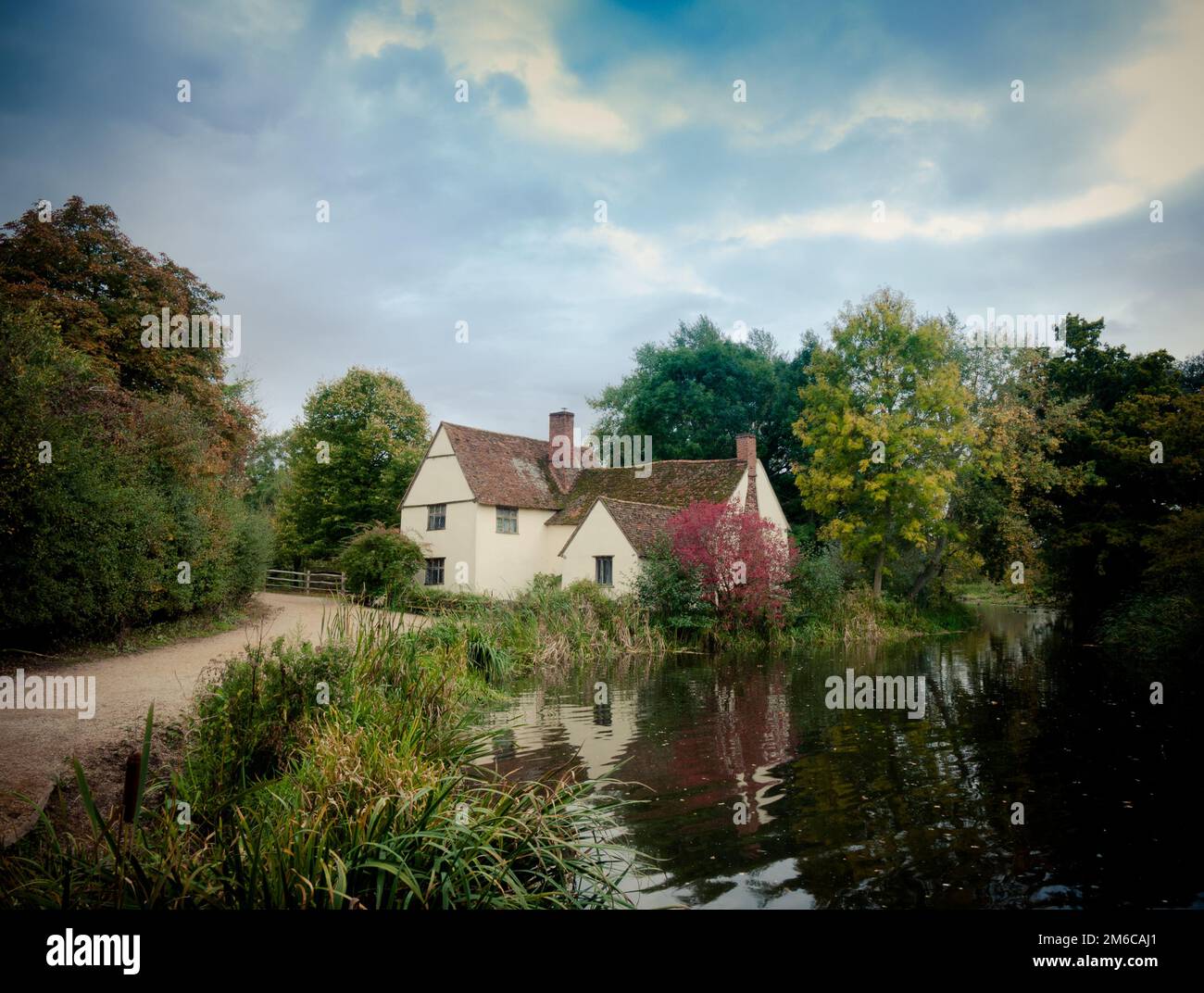 English country cottage farm hi-res stock photography and images - Alamy