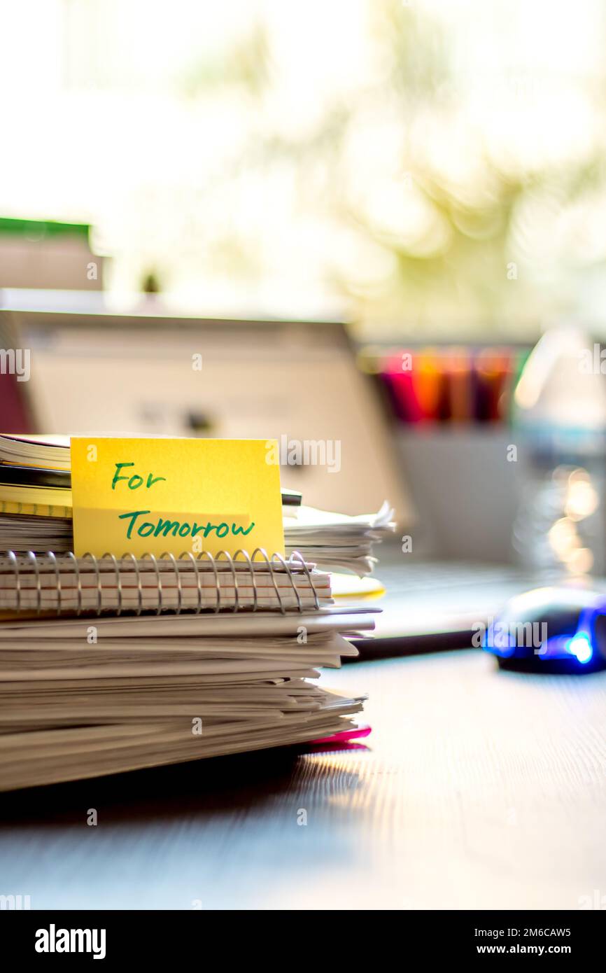 Laptop computer folder documents hi-res stock photography and images ...