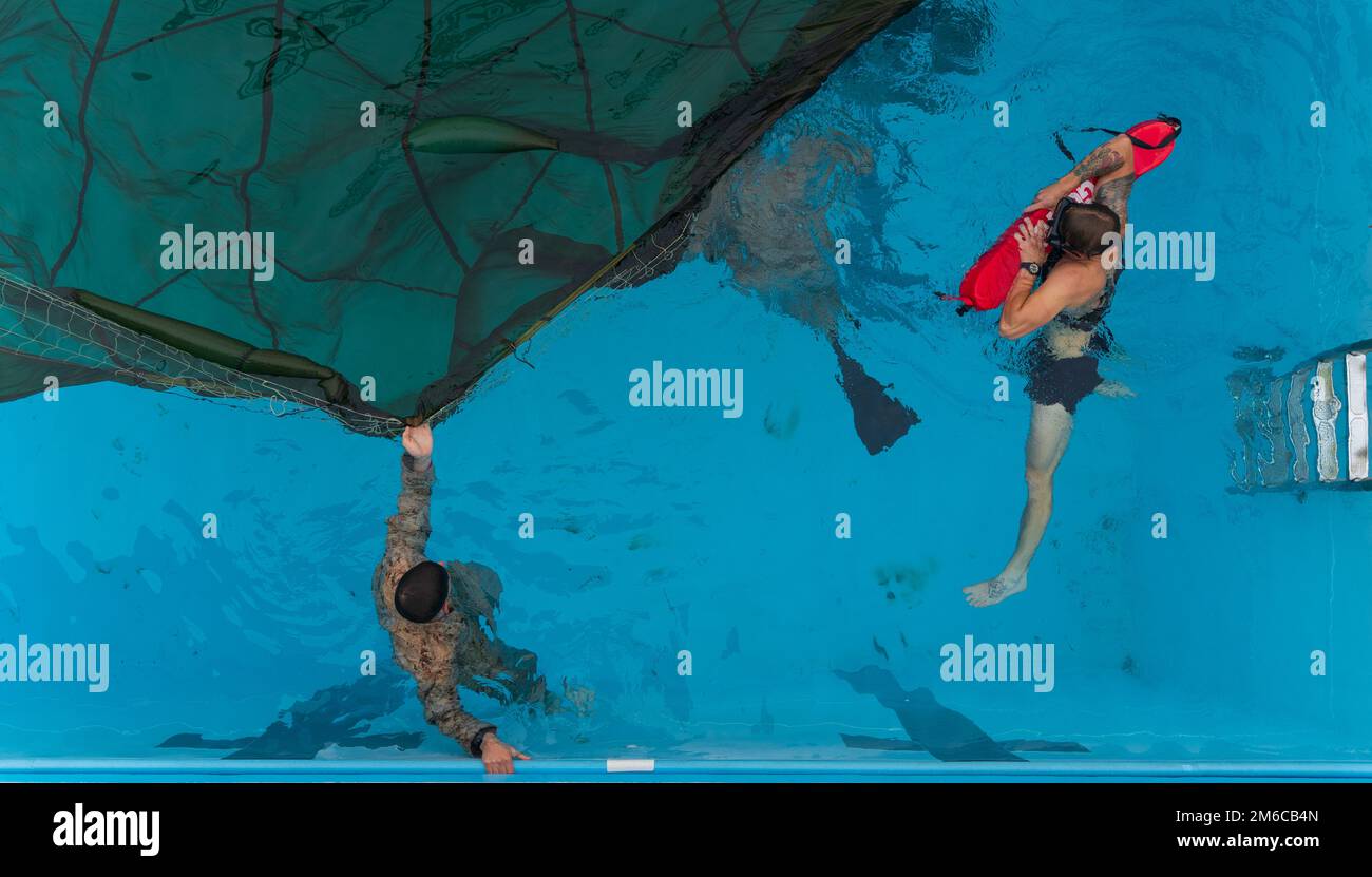 U.S. Marines with 3d Reconnaissance Battalion conduct wet silk training ...