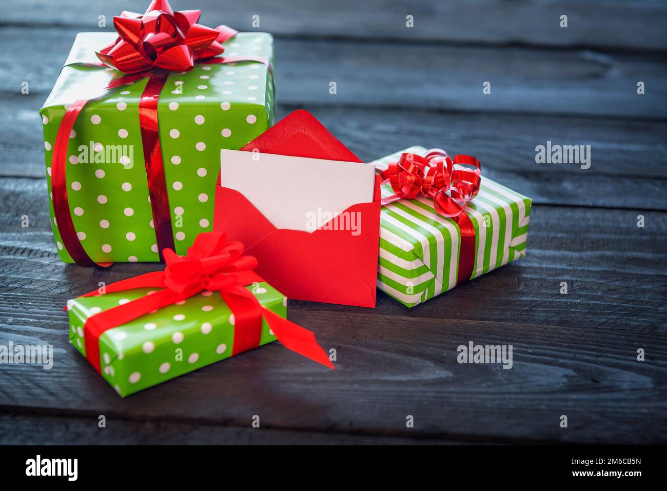 Opened christmas presents hi-res stock photography and images - Alamy