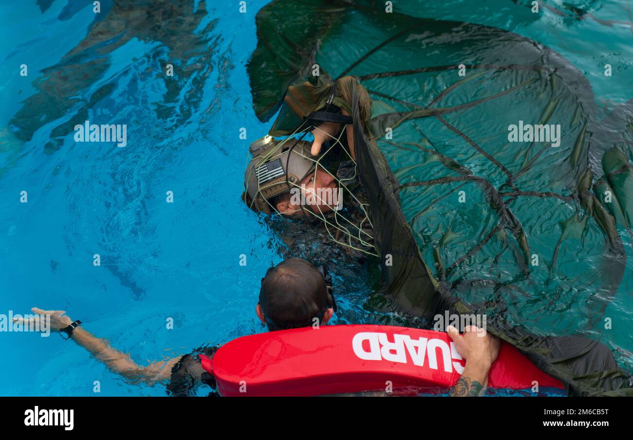 U.S. Marines with 3d Reconnaissance Battalion conduct wet silk training ...