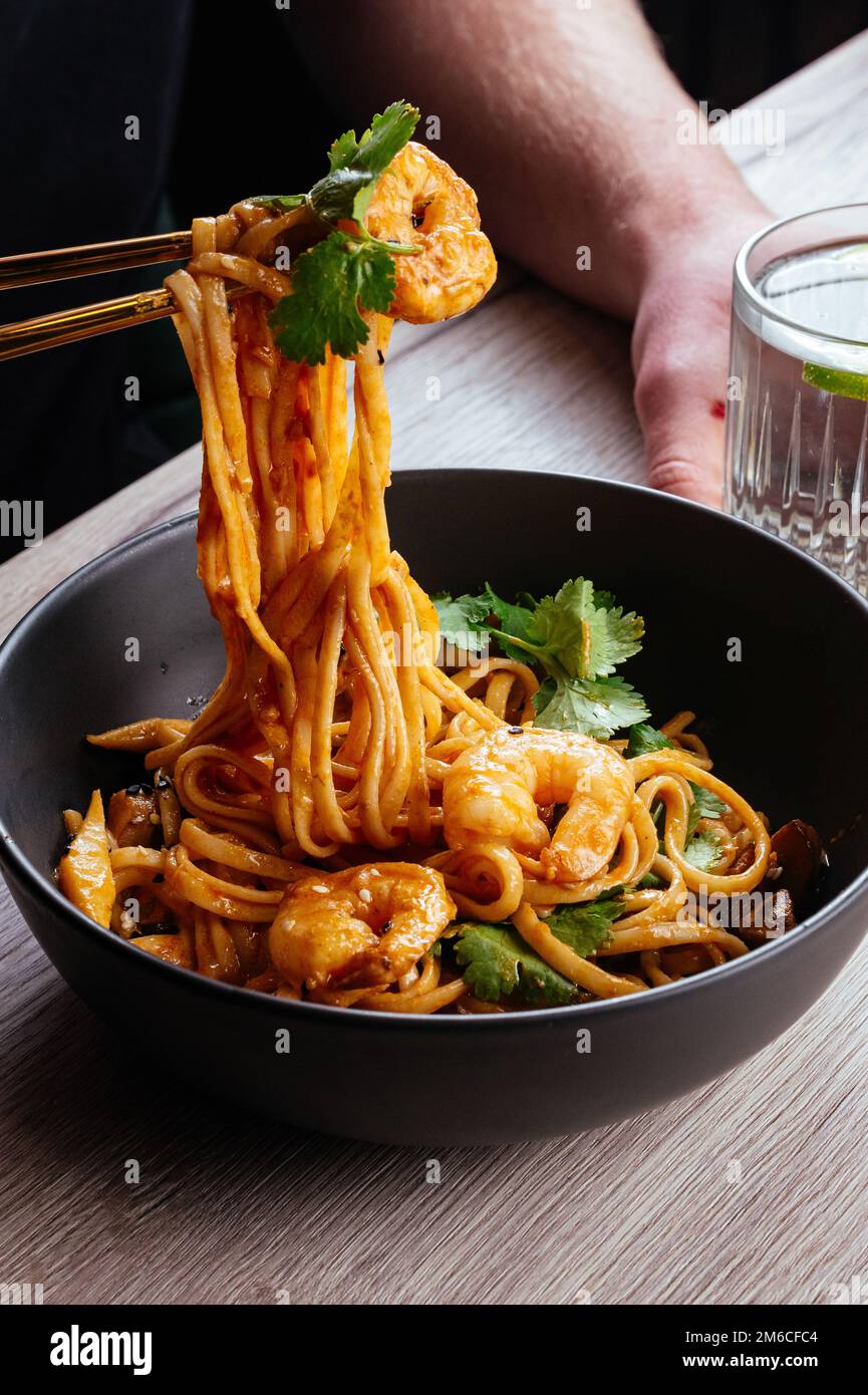 Asian man and woman eating shrimp hi-res stock photography and images ...
