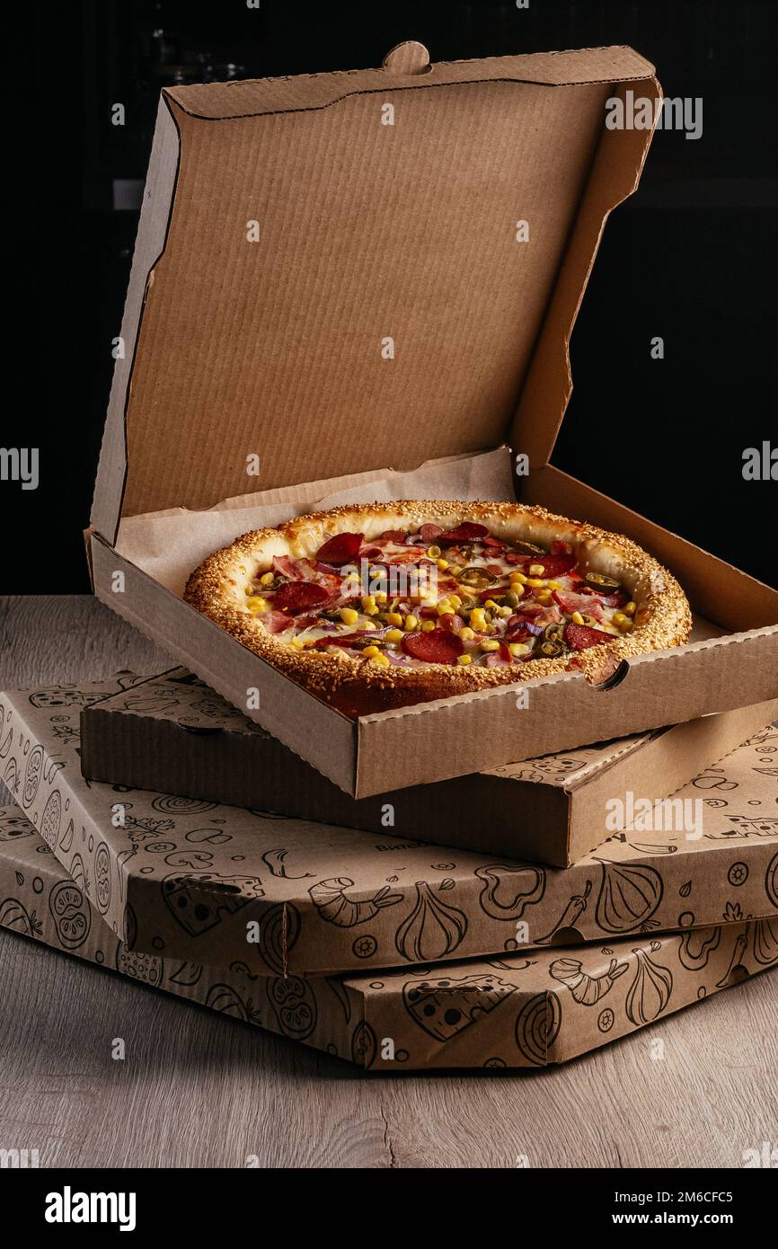 Pizza from cardboard box hi-res stock photography and images - Alamy