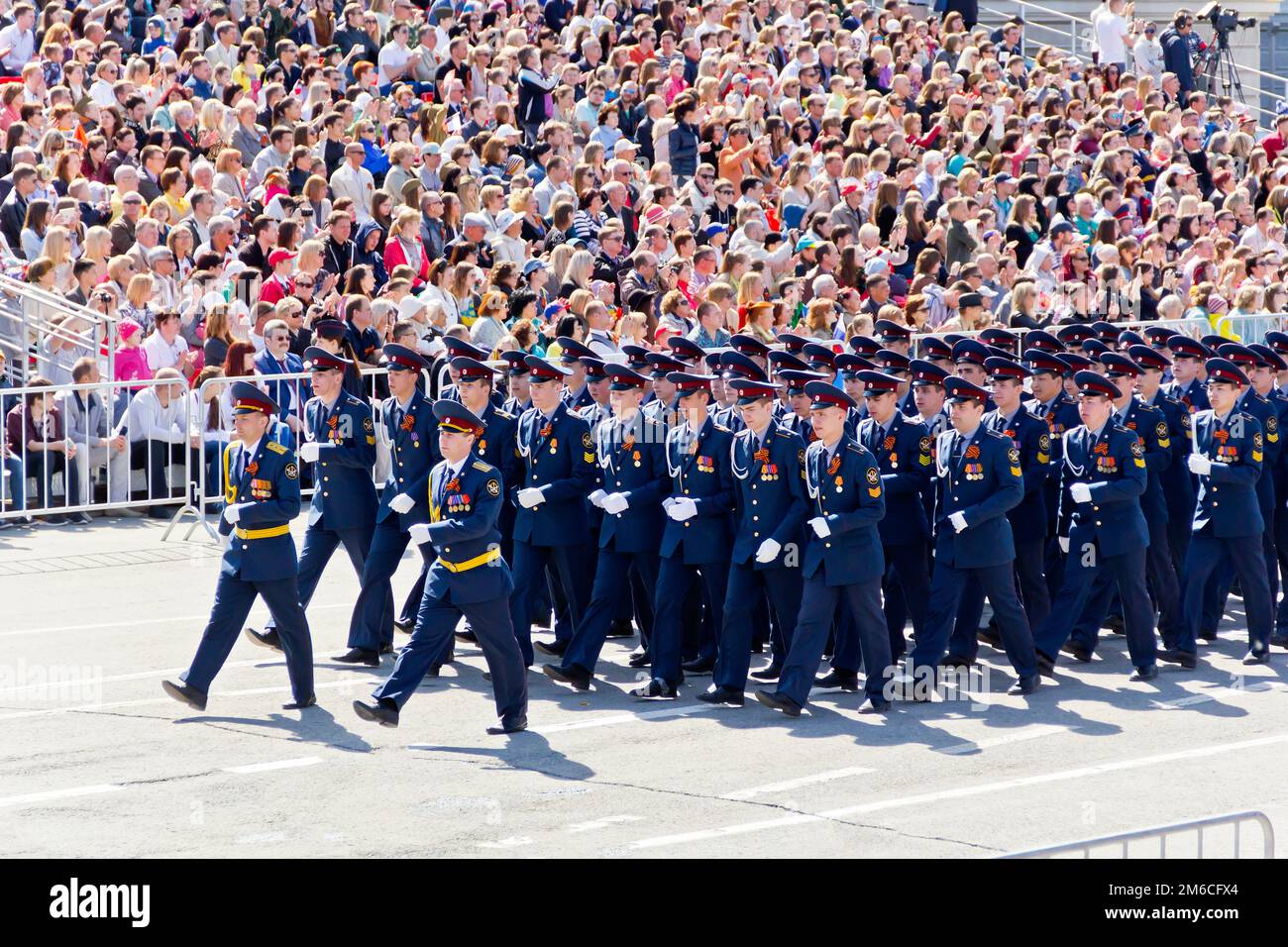 Russian soldiers on parade hi-res stock photography and images - Alamy