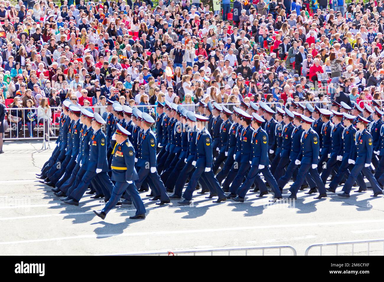 Russian soldiers on parade hi-res stock photography and images - Alamy