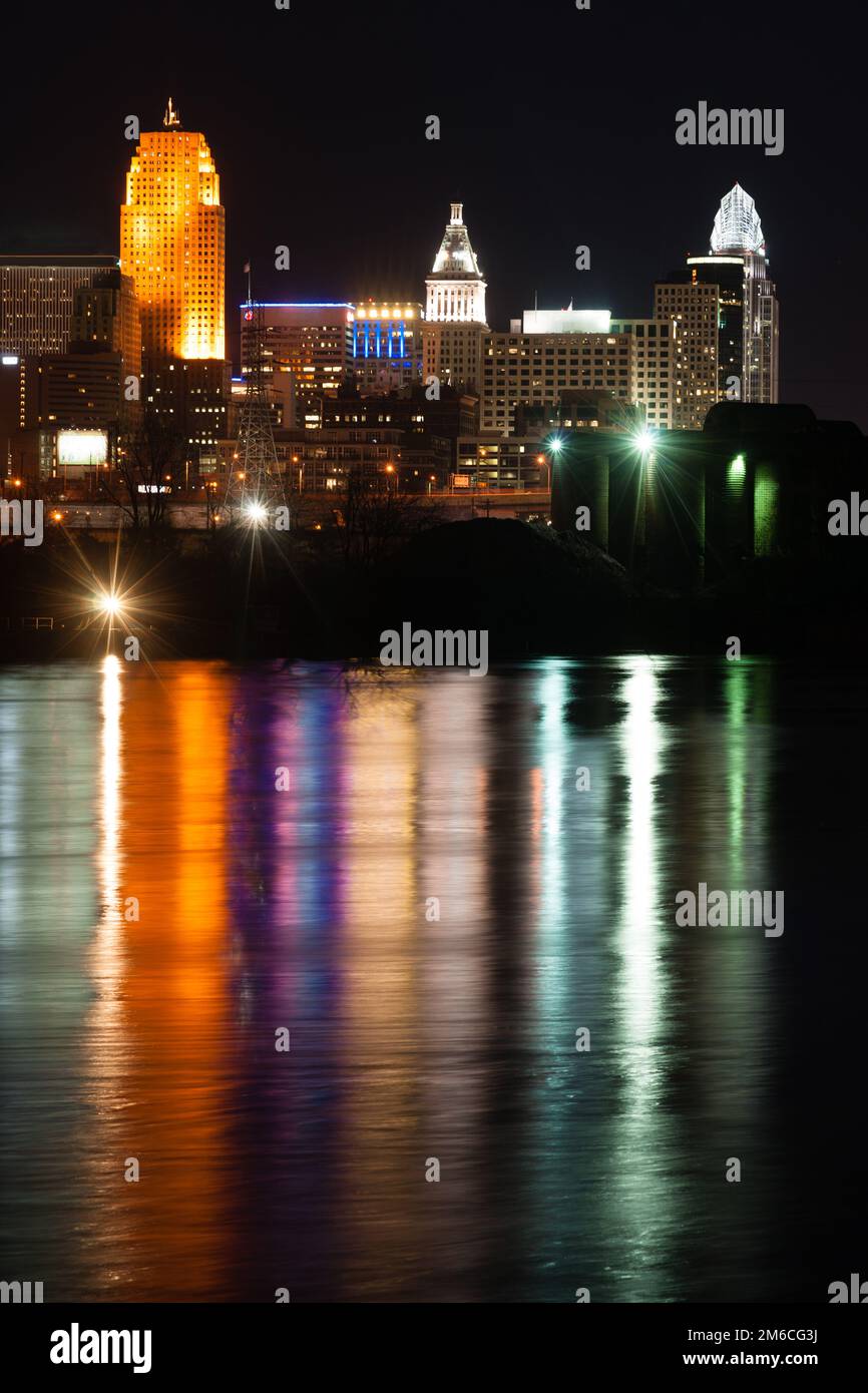 Skyline vertical composition hi-res stock photography and images - Alamy