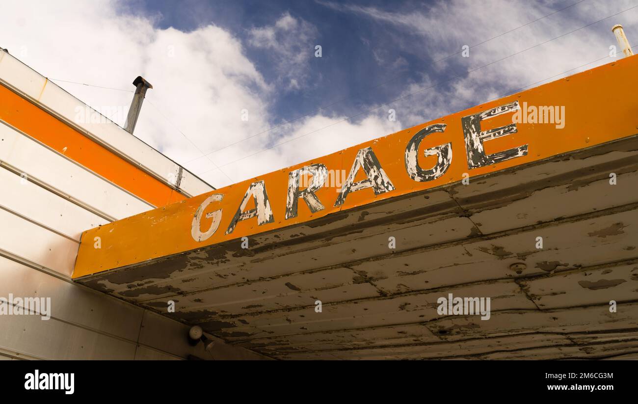 Building overhang hi-res stock photography and images - Alamy