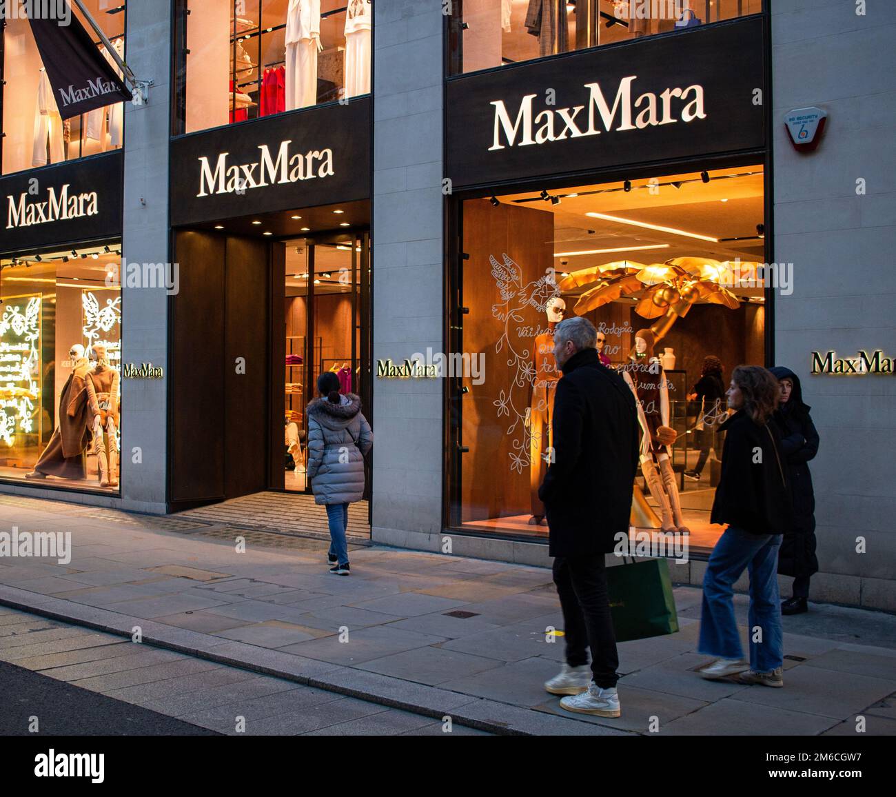 Max Mara storefront/shop window/visual merchandising of Bond St store ...