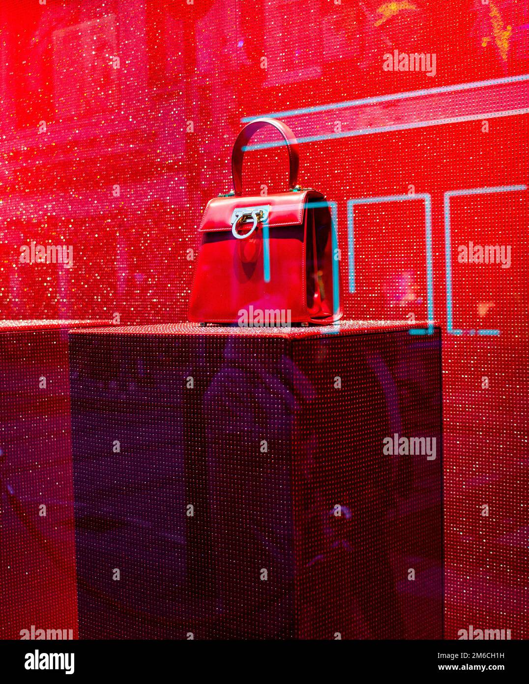 Tiffany storefront/shop window/visual merchandising of Bond St store ...