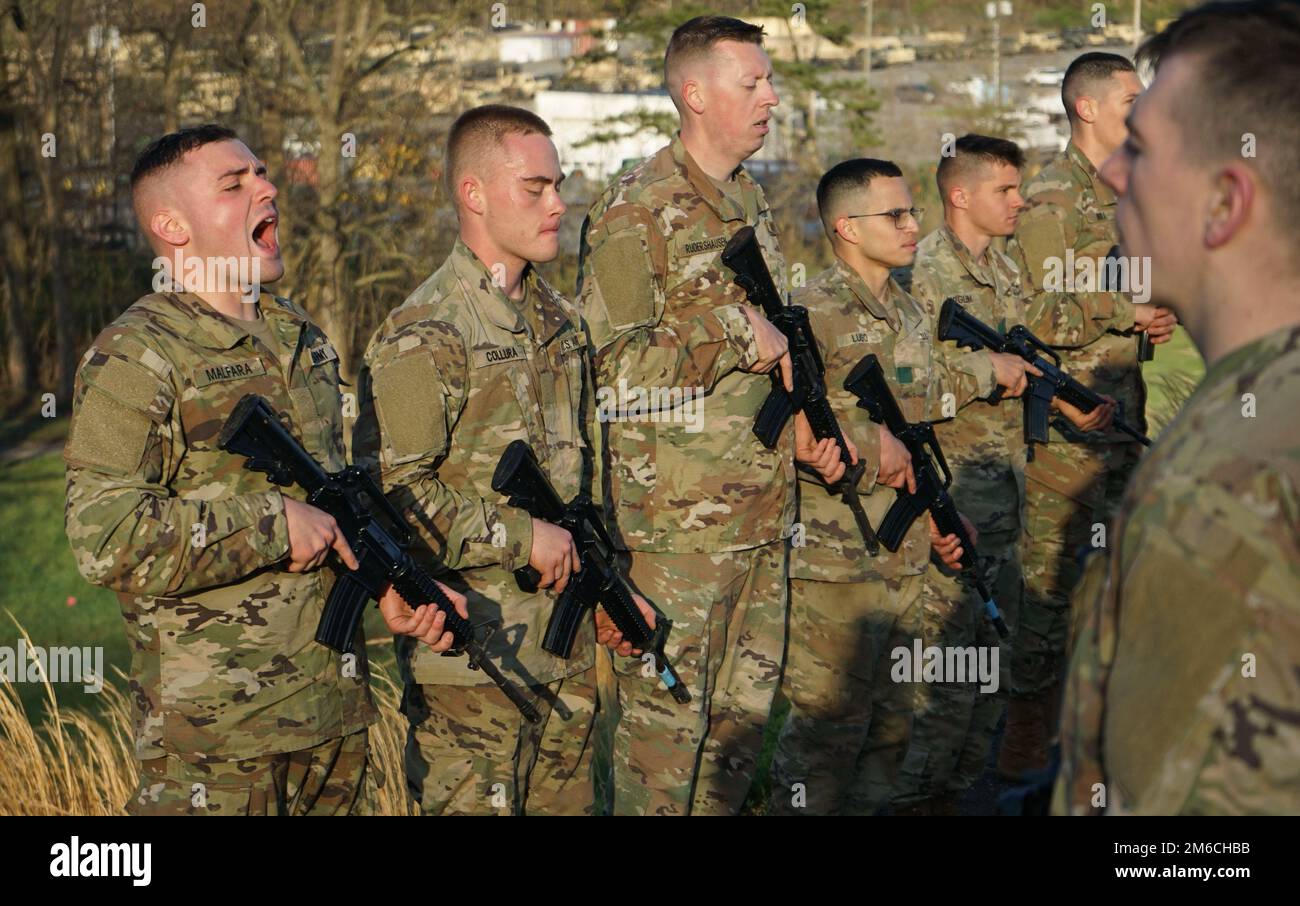 A Soldier leads the formation in the first paragraph of the Ranger ...