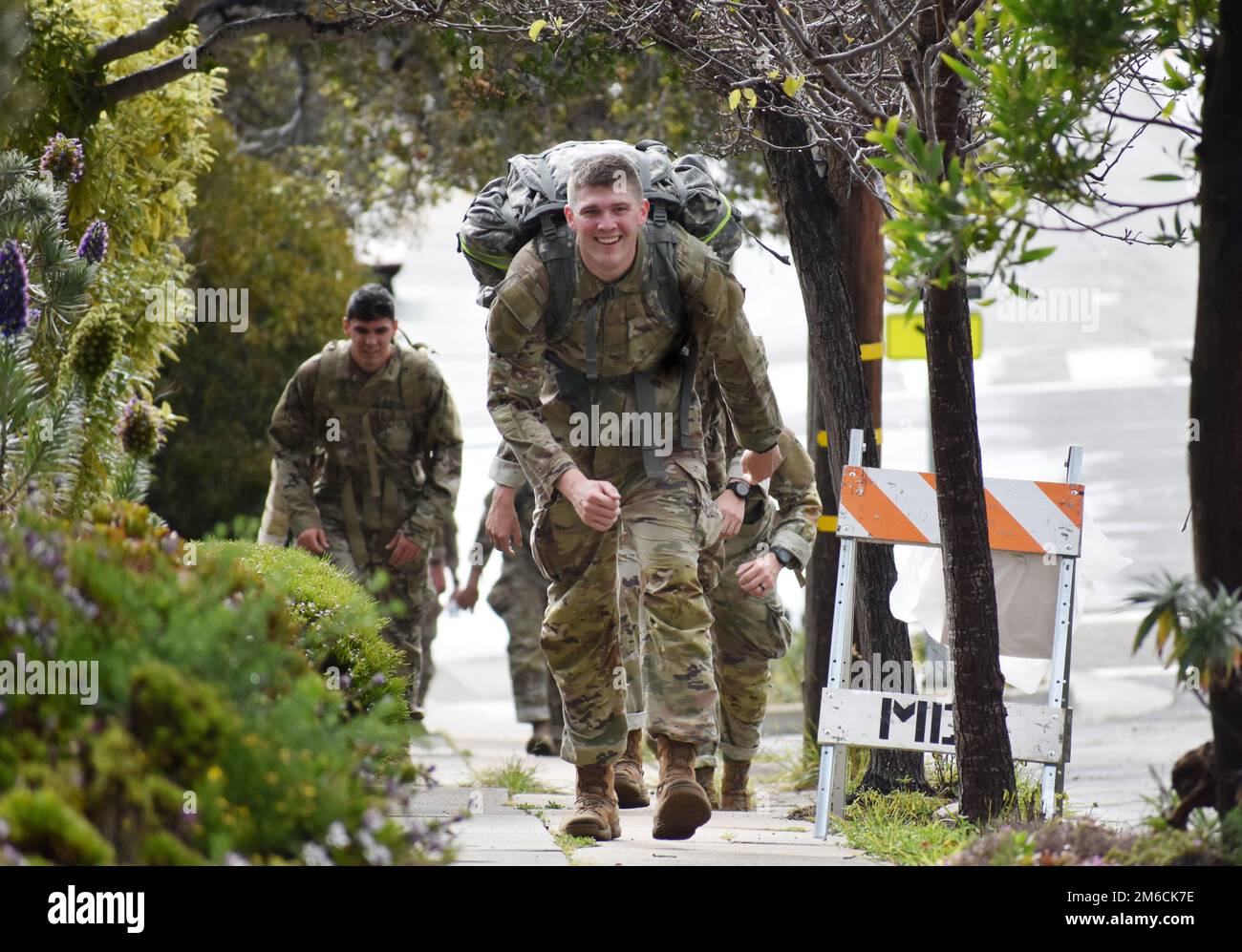 Soldiers assigned to the 229th Military Intelligence Battalion compete ...