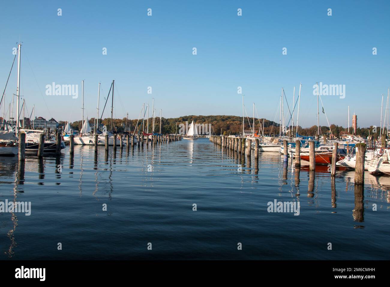 Saling boats hi-res stock photography and images - Alamy