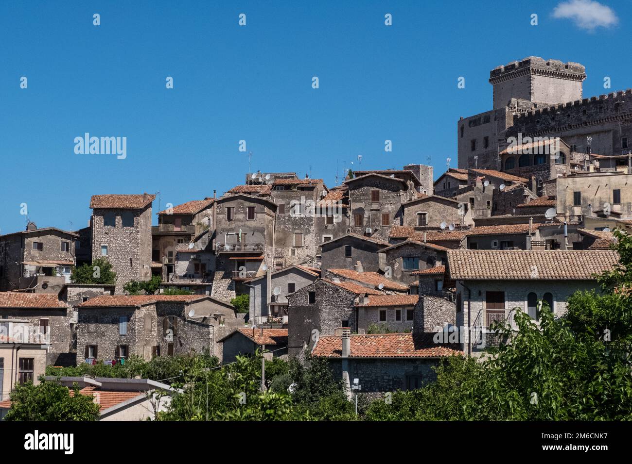 Village by a castle hi-res stock photography and images - Alamy