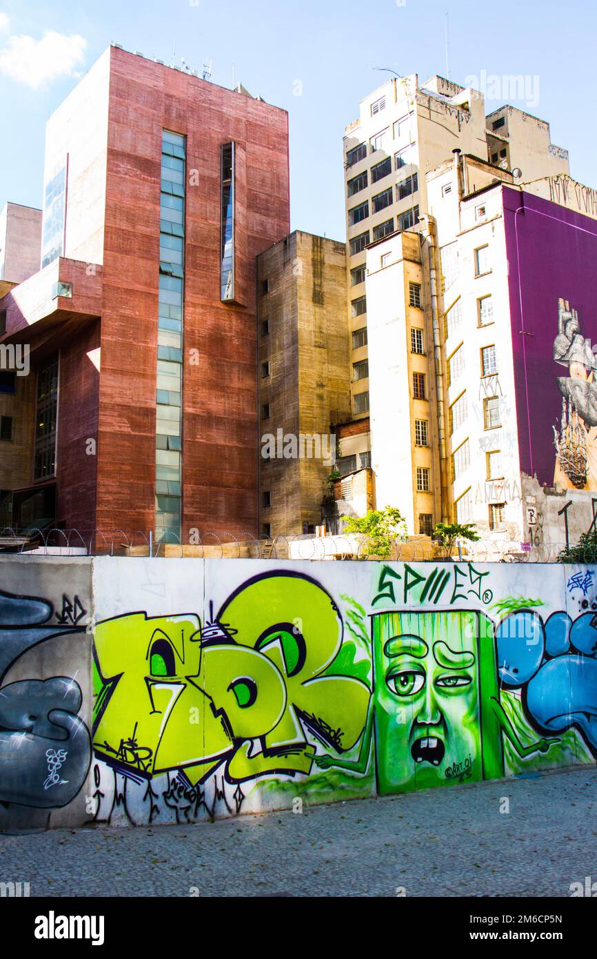 Graffiti on commercial building hi-res stock photography and images - Alamy