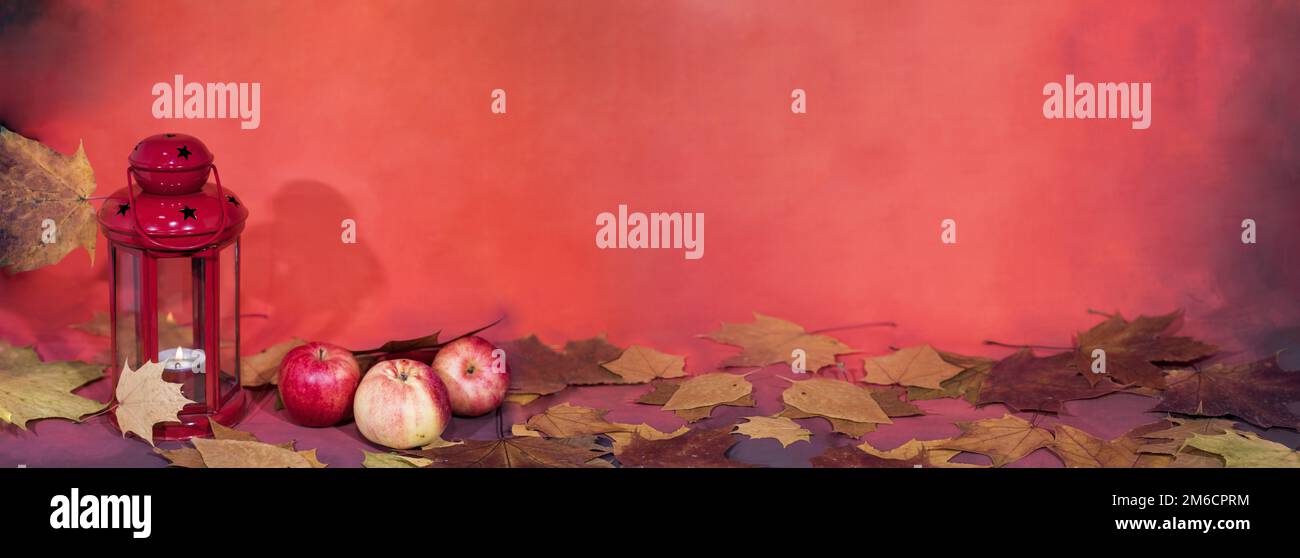 Daylight Saving Time. Wall Clock going to winter time Stock Photo - Alamy