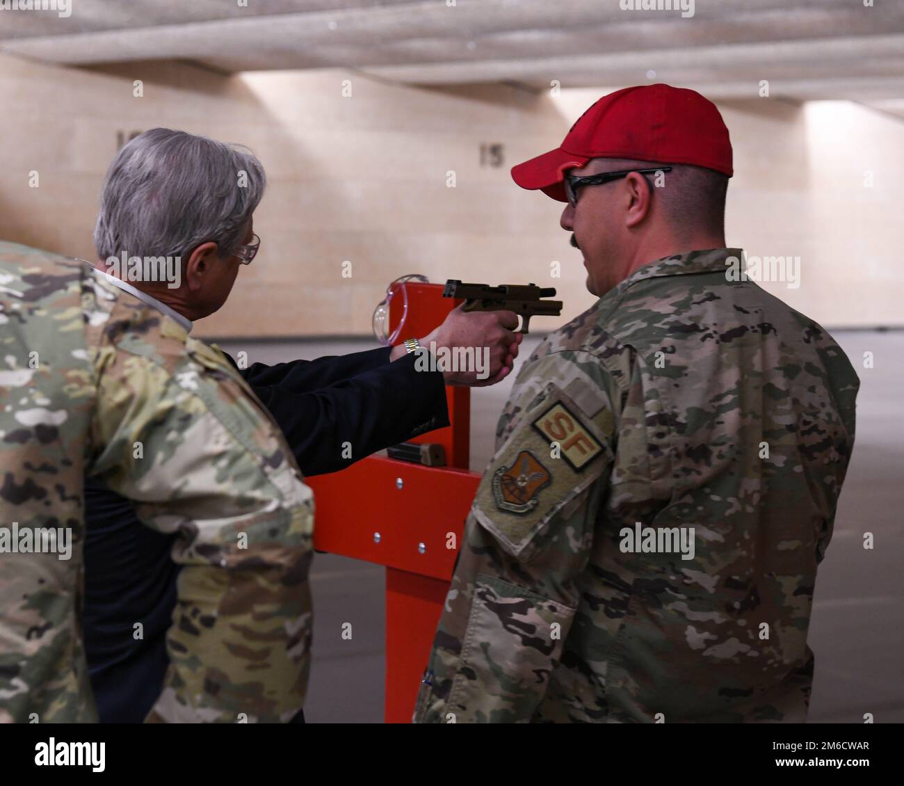 Familiarization firing hi-res stock photography and images - Alamy