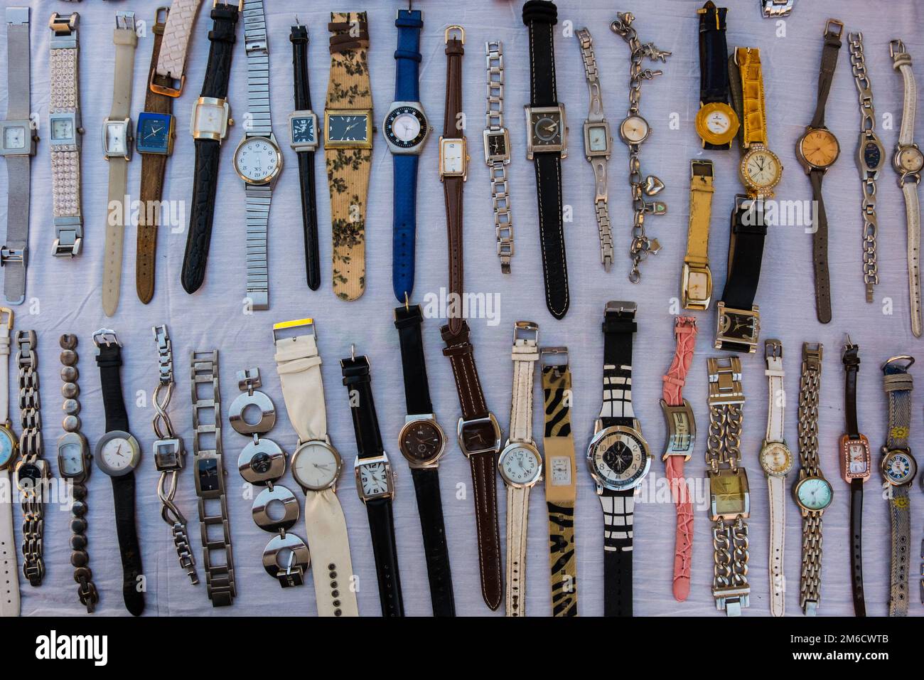 Vintage clocks for sale hi-res stock photography and images - Alamy