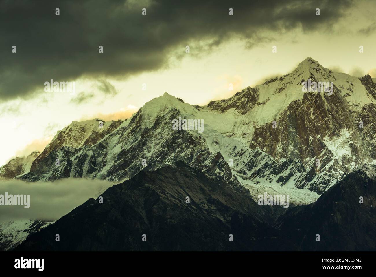 Top view mountain range hi-res stock photography and images - Alamy