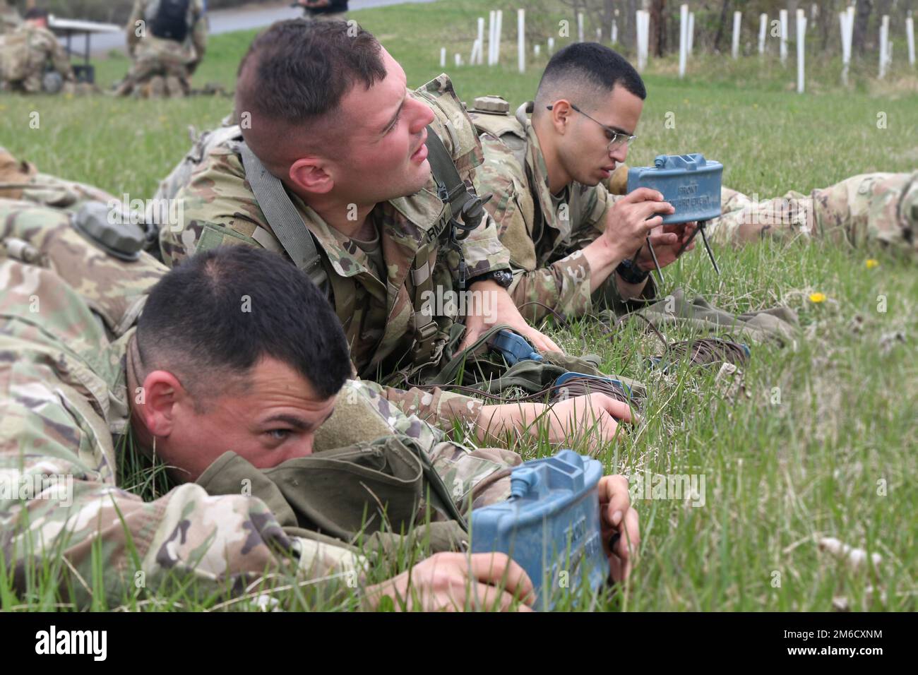 Pennsylvania Army National Guard Soldiers train on arming a claymore ...