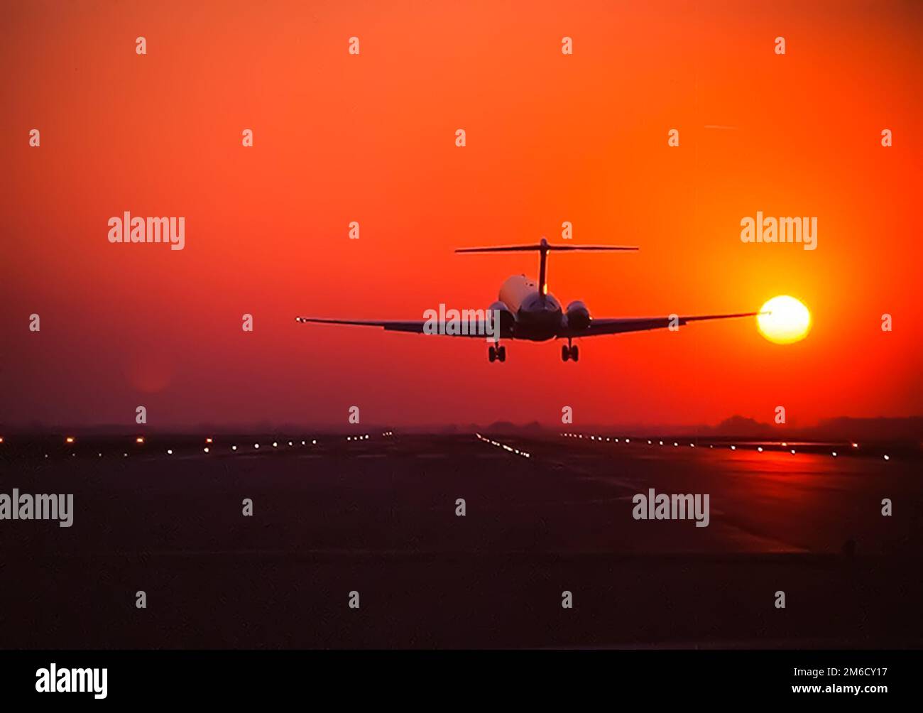Aeroplane sunset take off hi-res stock photography and images - Alamy