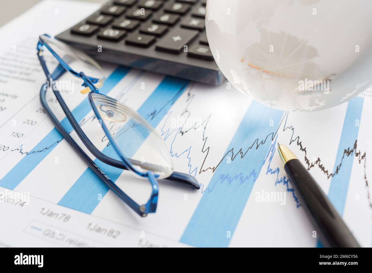 Business presentation financial performance hi-res stock photography ...