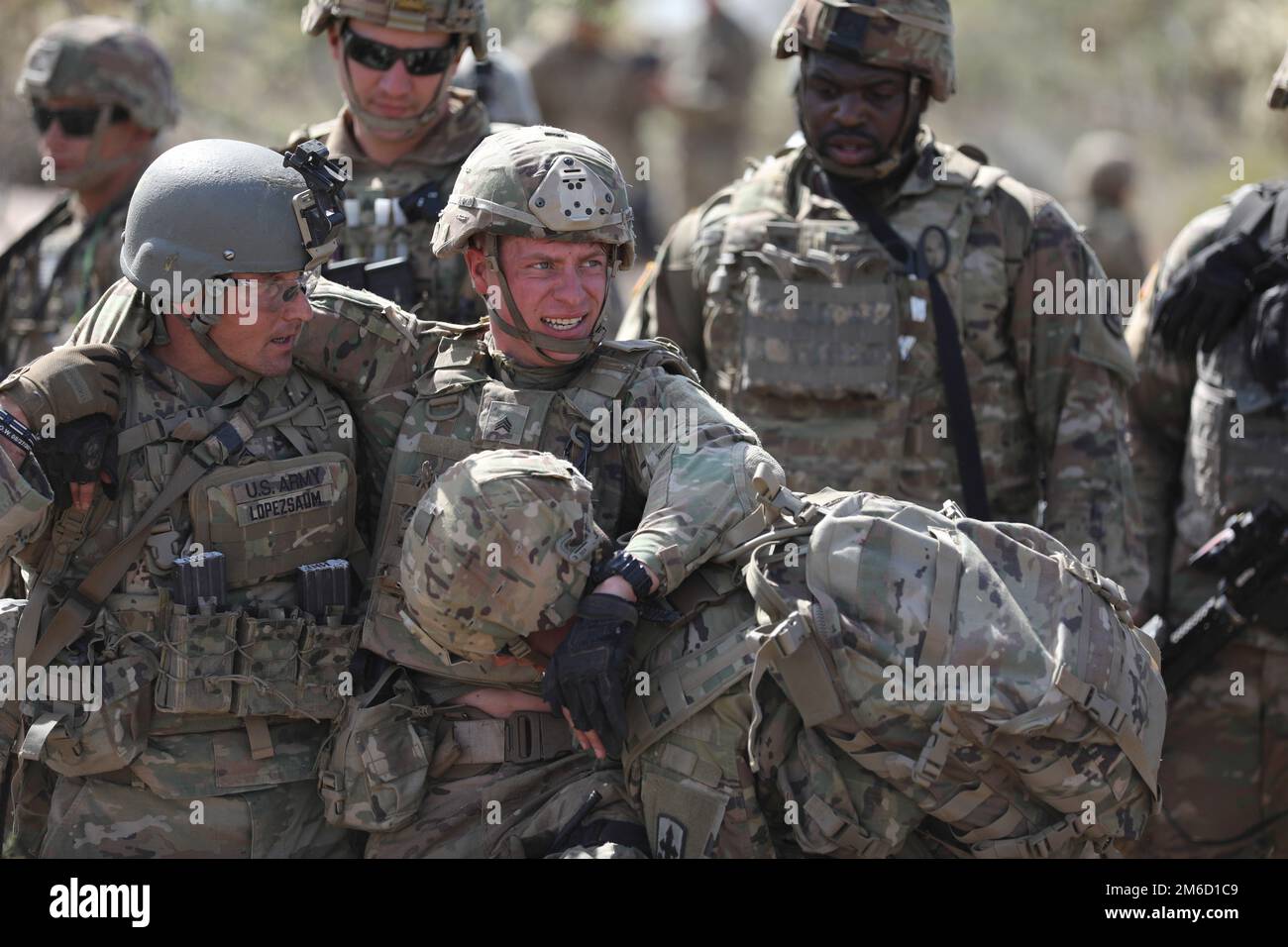 Ariz. Army National Guard Soldiers with 1st Battalion, 158th Infantry ...