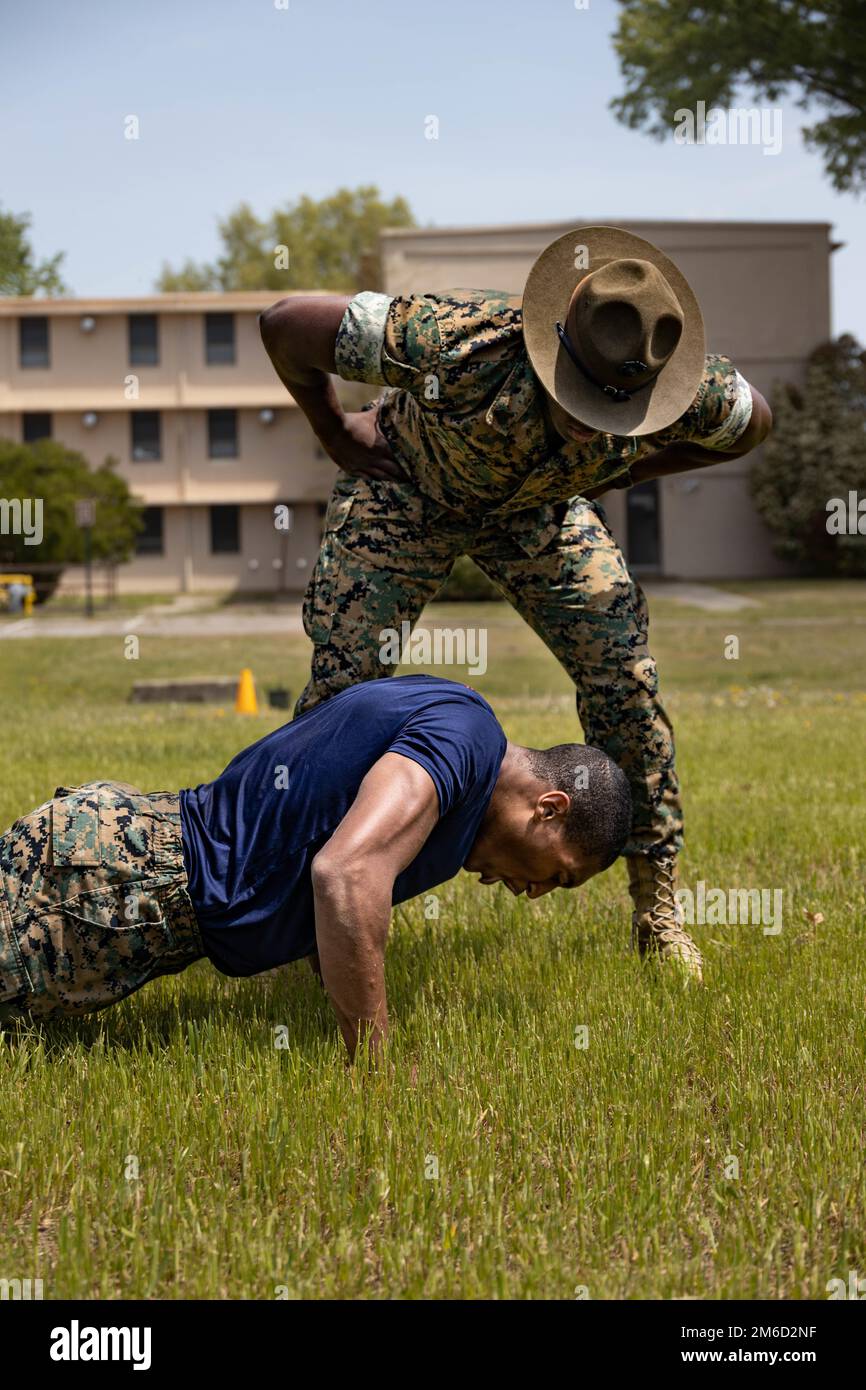Poolee marine corps recruiting station hi-res stock photography and images - Alamy