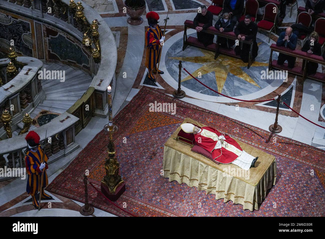 (EDITOR'S NOTE : Image depicts death) The body of the Pope Emeritus ...