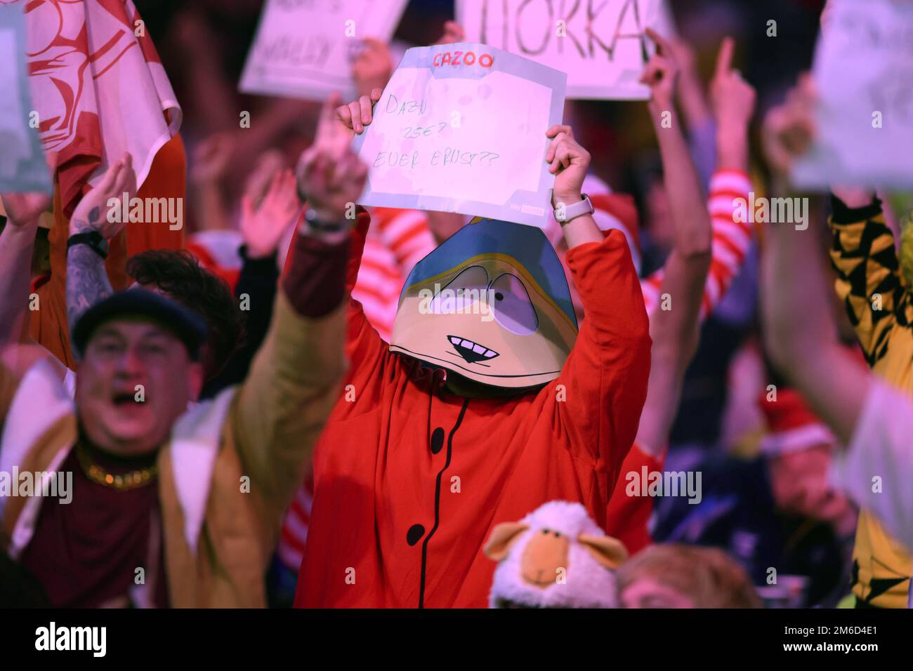 Pdc cazoo world darts championships hi-res stock photography and images ...