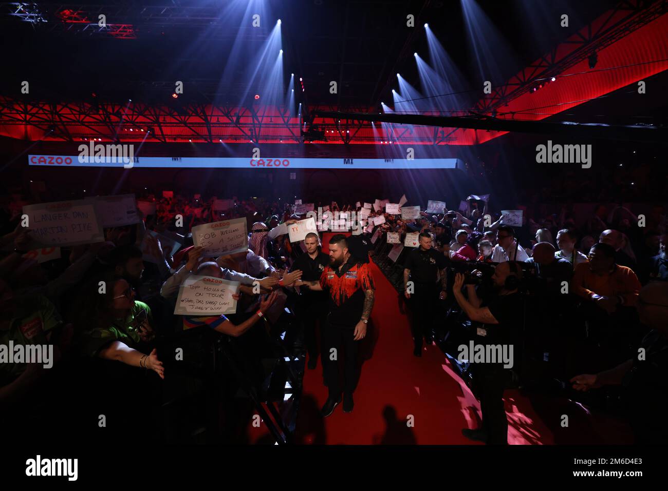 2023 darts world championships final hi-res stock photography and ...