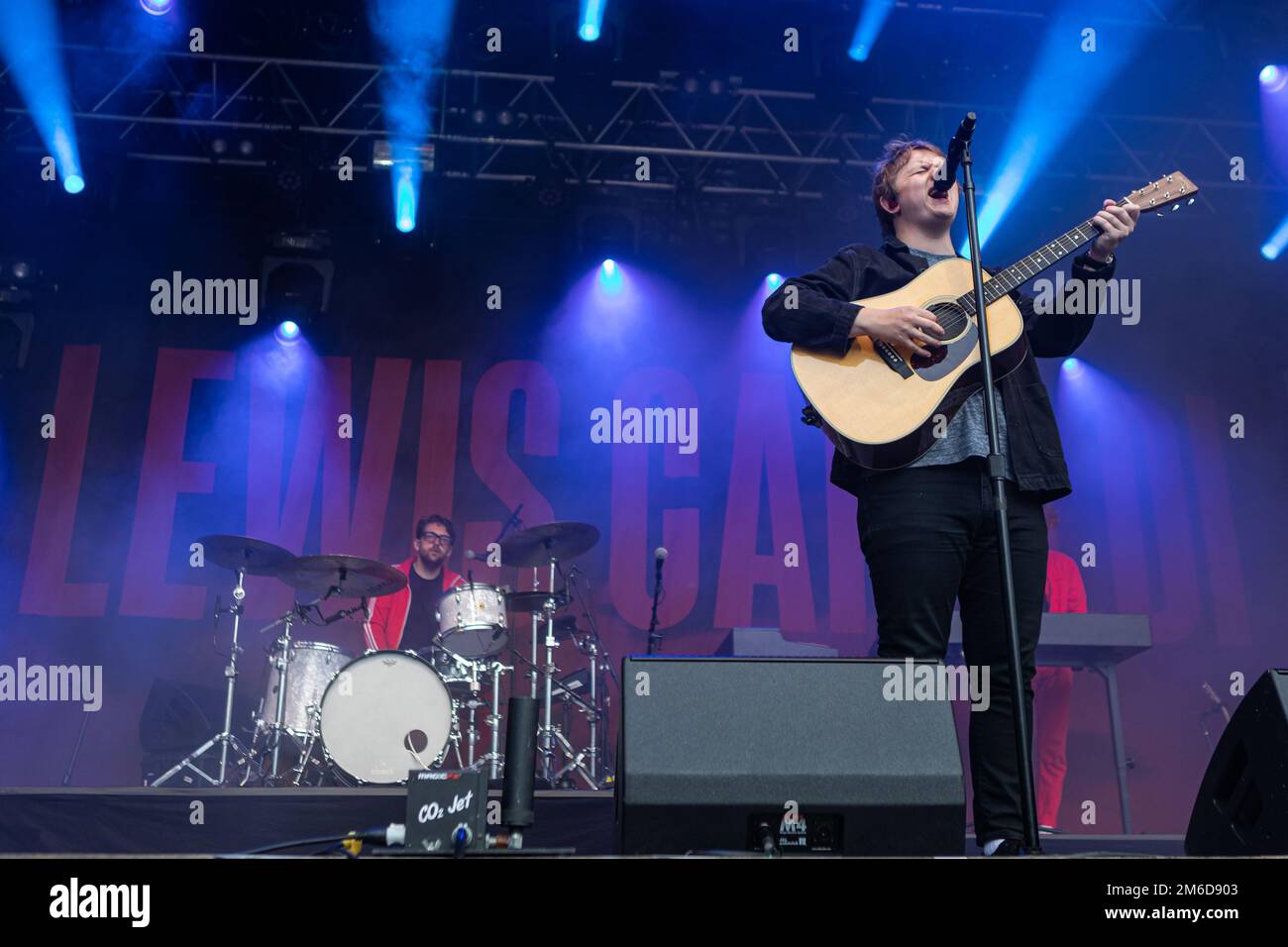 Lewis capaldi stage hi-res stock photography and images - Alamy