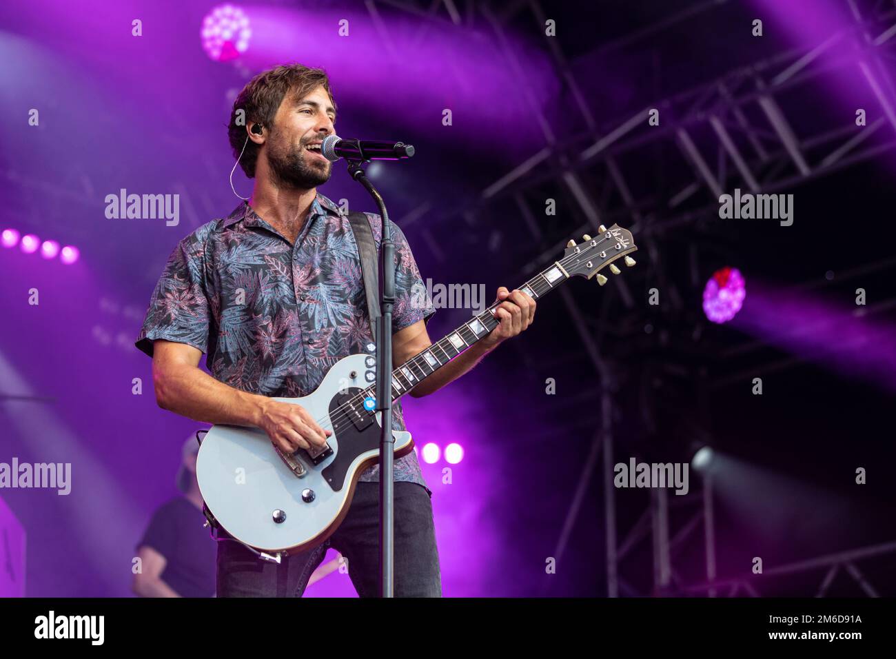 Max giesinger hi-res stock photography and images - Alamy