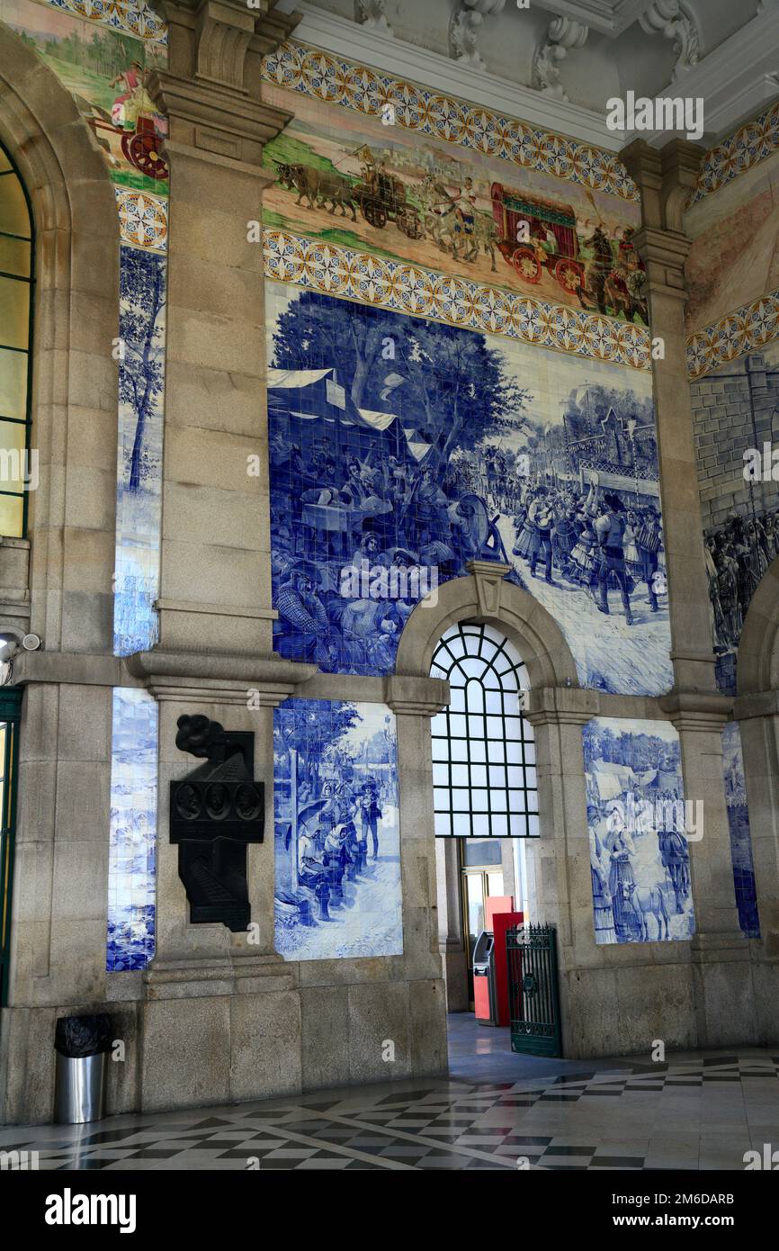 Famous interior wall of Sao Bento Minho railway station. Porto Stock ...
