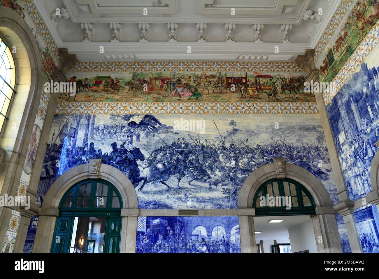 Interior station architecture white hi-res stock photography and images ...